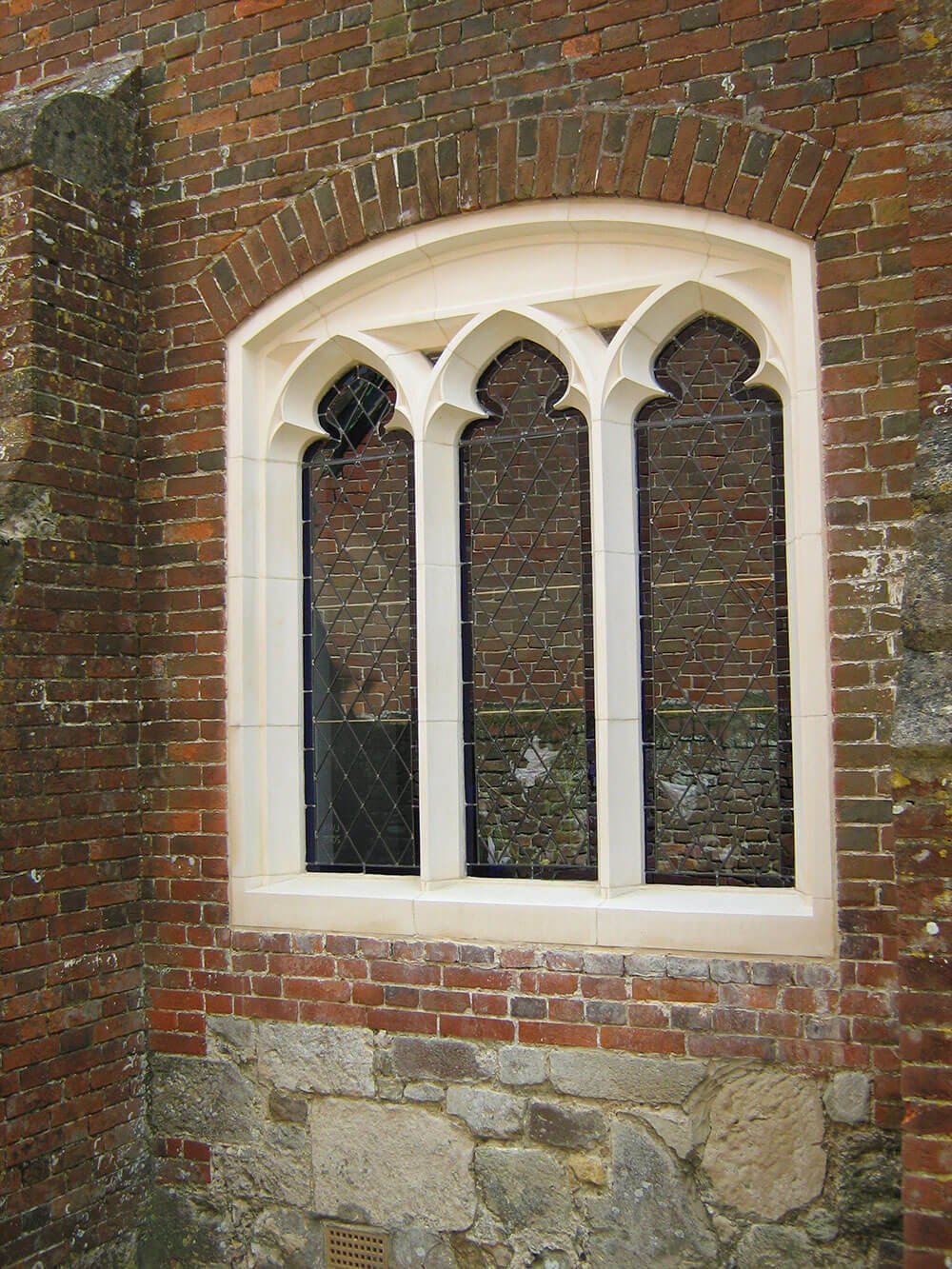 Stone-tracey-window-and-surround-in-Richemont-Cream-French-Limestone ...